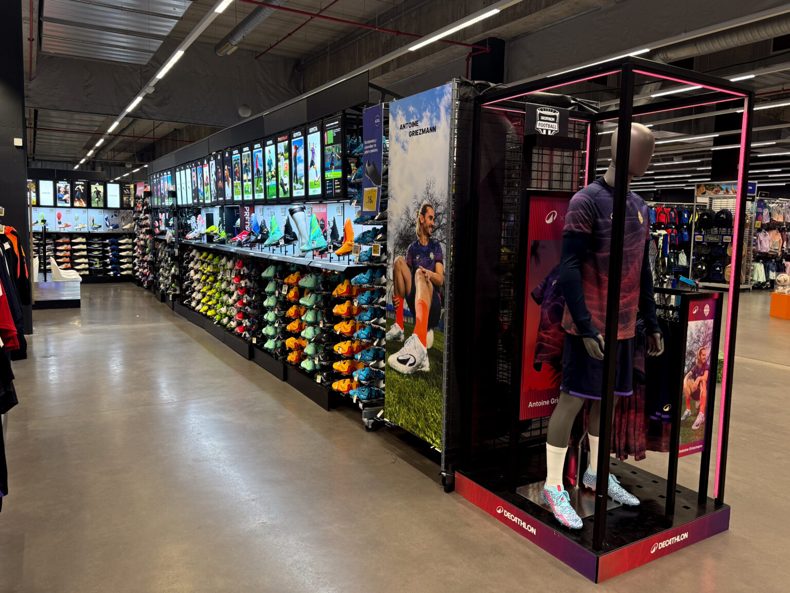 Decathlon refuerza su estrategia de especialización con la apertura de ...